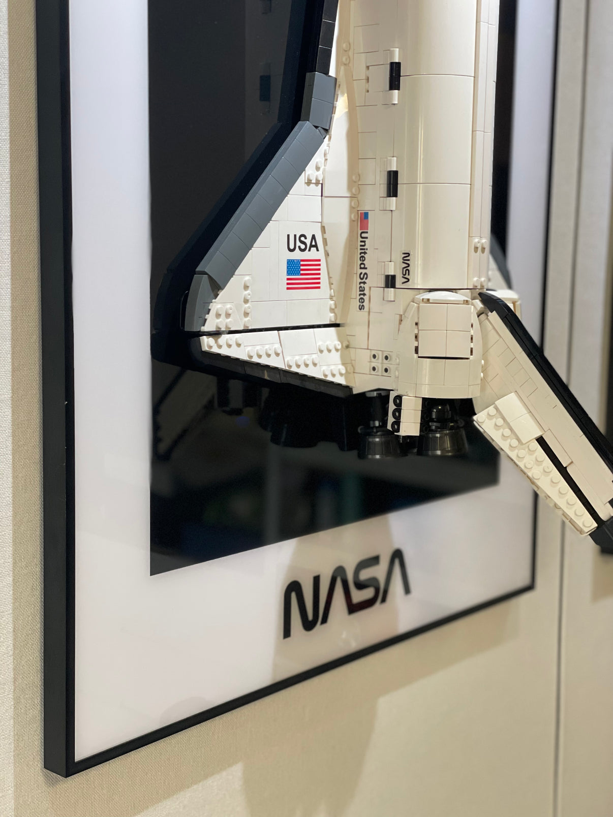 iLuane Display Wallboard for LEGO Icons NASA Space Shuttle Discovery 1