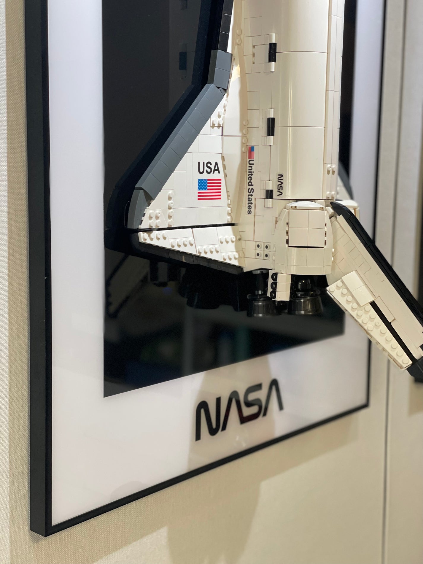iLuane Display Wallboard for LEGO Icons NASA Space Shuttle Discovery 1